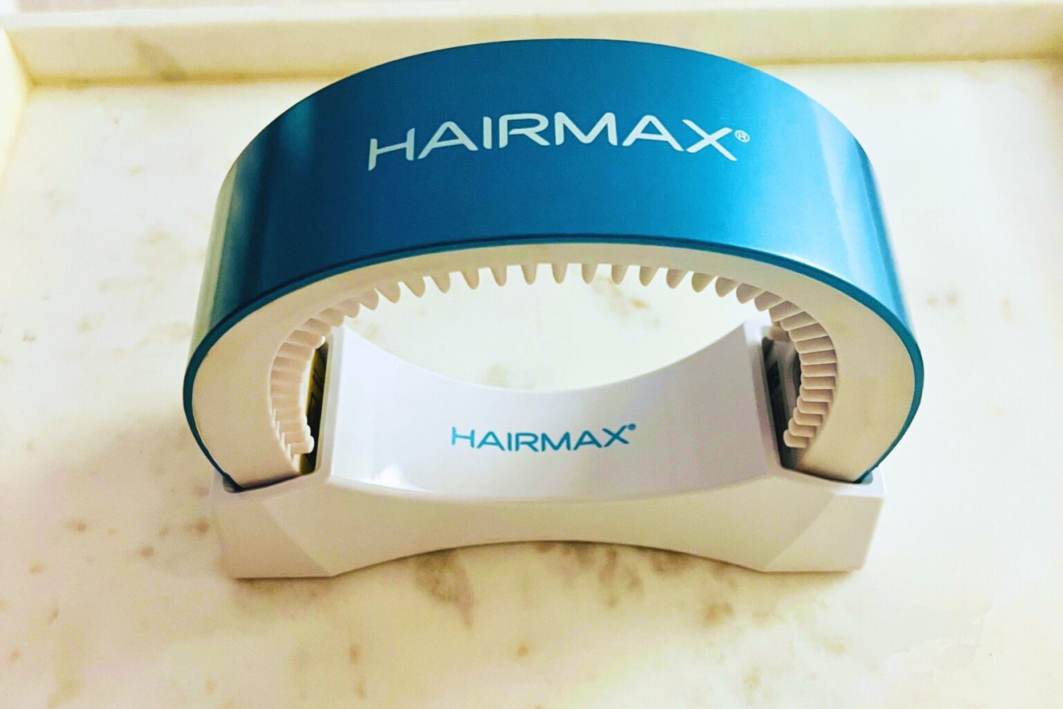 Hairmax LaserBand Review : an anti-aging arsenal for your 40s?